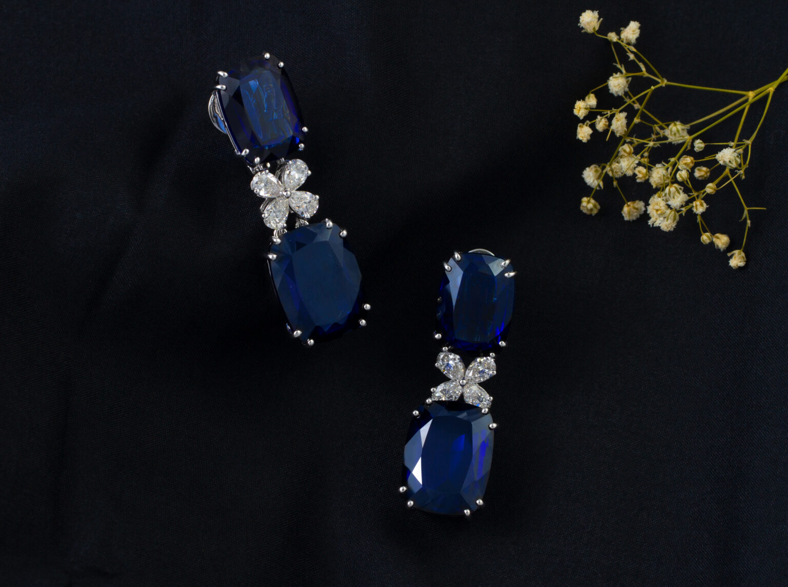 Best Background Color for Jewelry Displays: Tips & Tricks